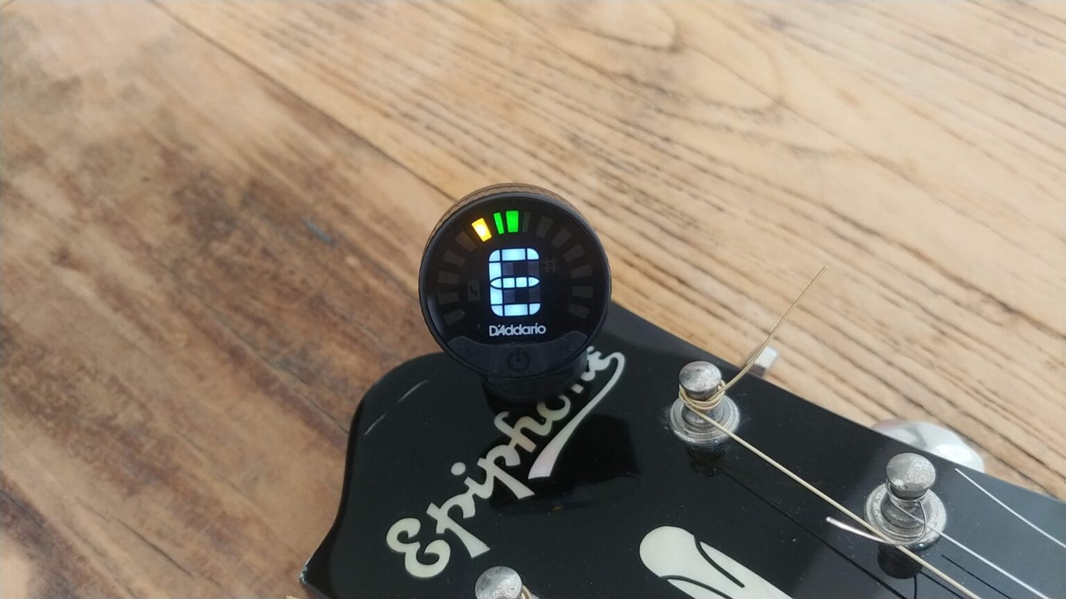 Clip-on guitar tuners: the best choice for accuracy and speed - Inside ...